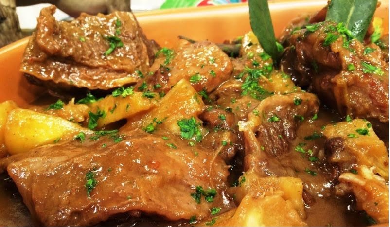 Origem e ingredientes da receita típica Vaca Atolada